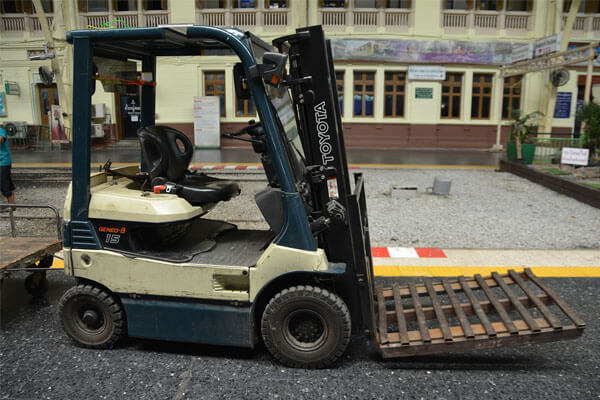 Forklift Driver Training DriveTrain Solutions Ltd call 01753 683972